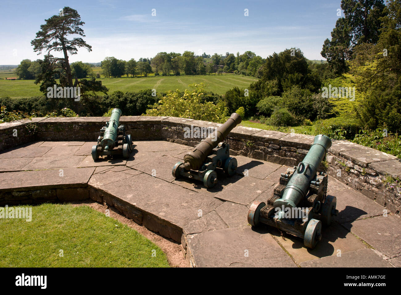 berkeley castle gloucestershire norman castle completed in 1153 by lord ...