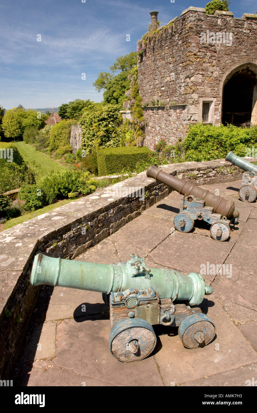 berkeley castle gloucestershire norman castle completed in 1153 by lord ...