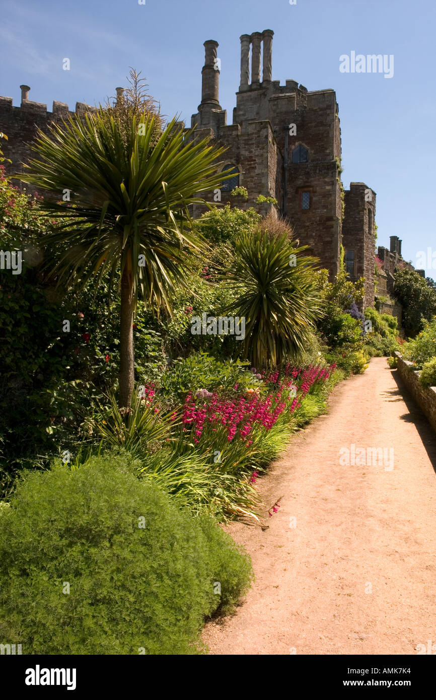 berkeley castle gloucestershire norman castle completed in 1153 by lord ...
