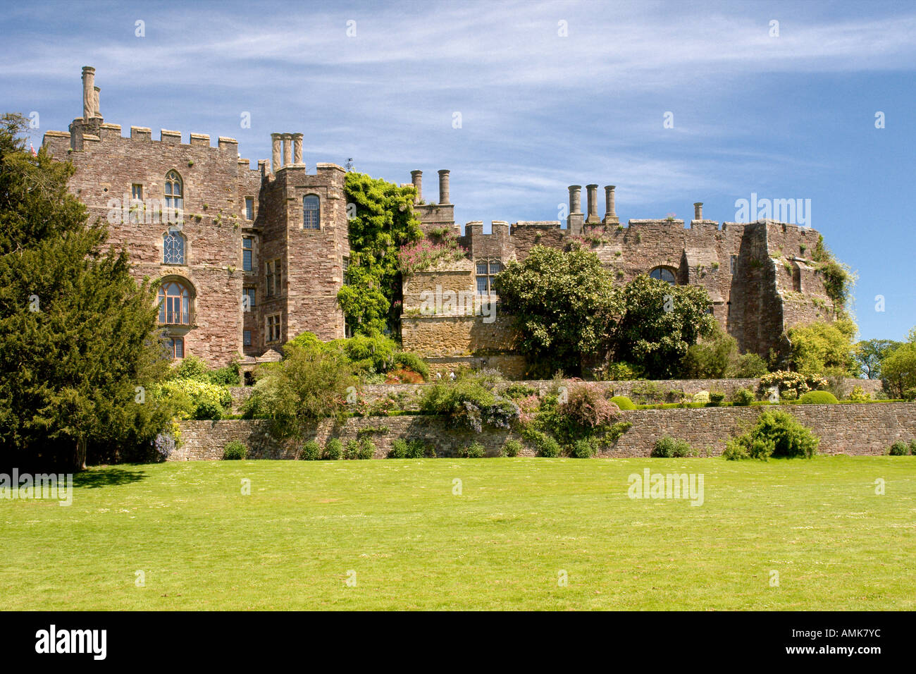 berkeley castle gloucestershire norman castle completed in 1153 by lord ...