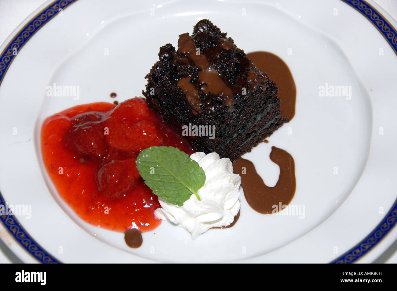 Avalanche cake hi-res stock photography and images - Alamy