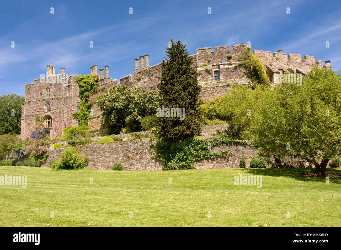 berkeley castle gloucestershire norman castle completed in 1153 by lord ...