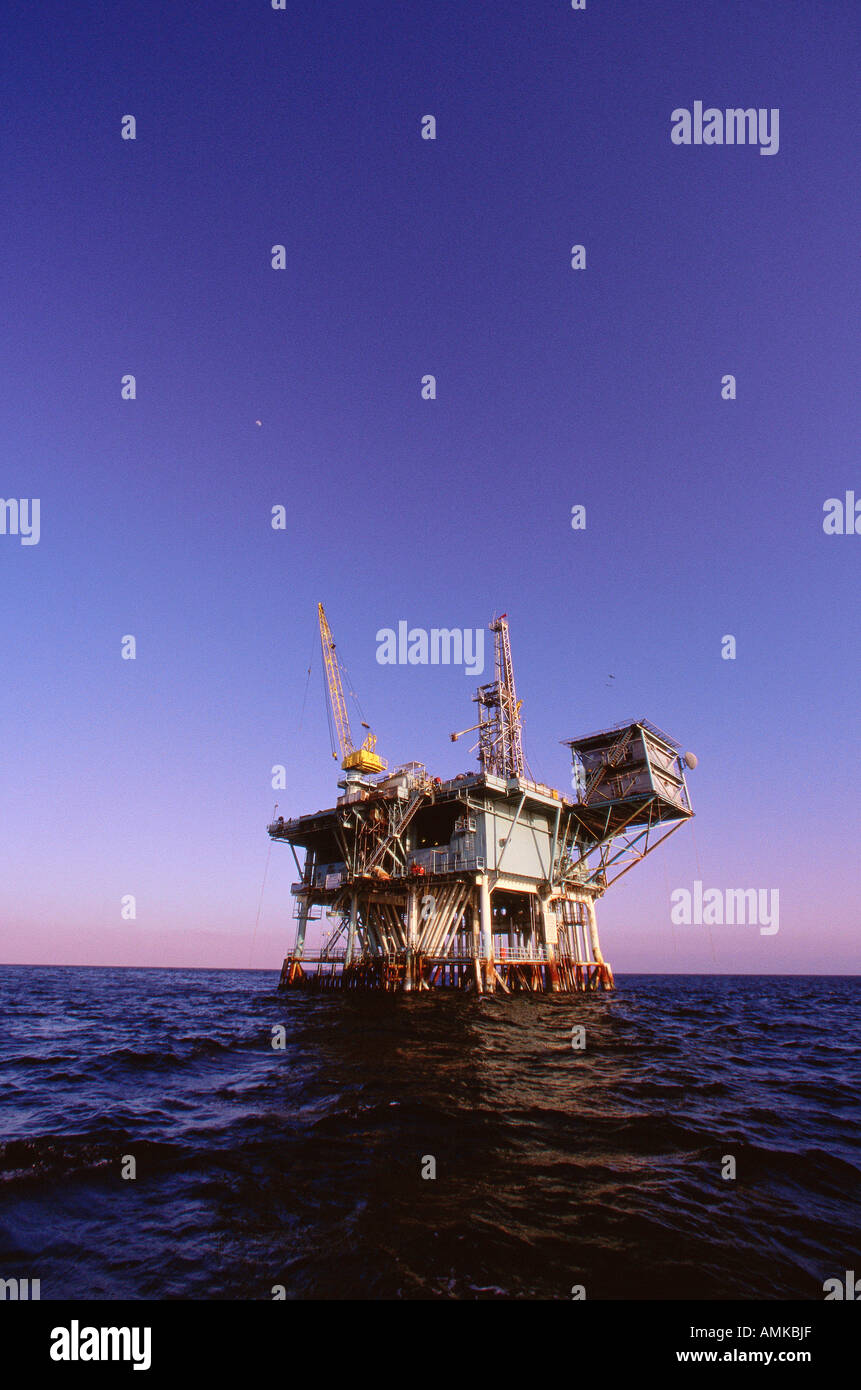 Usa offshore oil production hi-res stock photography and images - Alamy