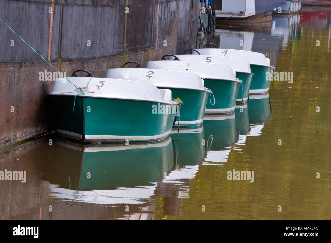 Self drive boats hi-res stock photography and images - Alamy