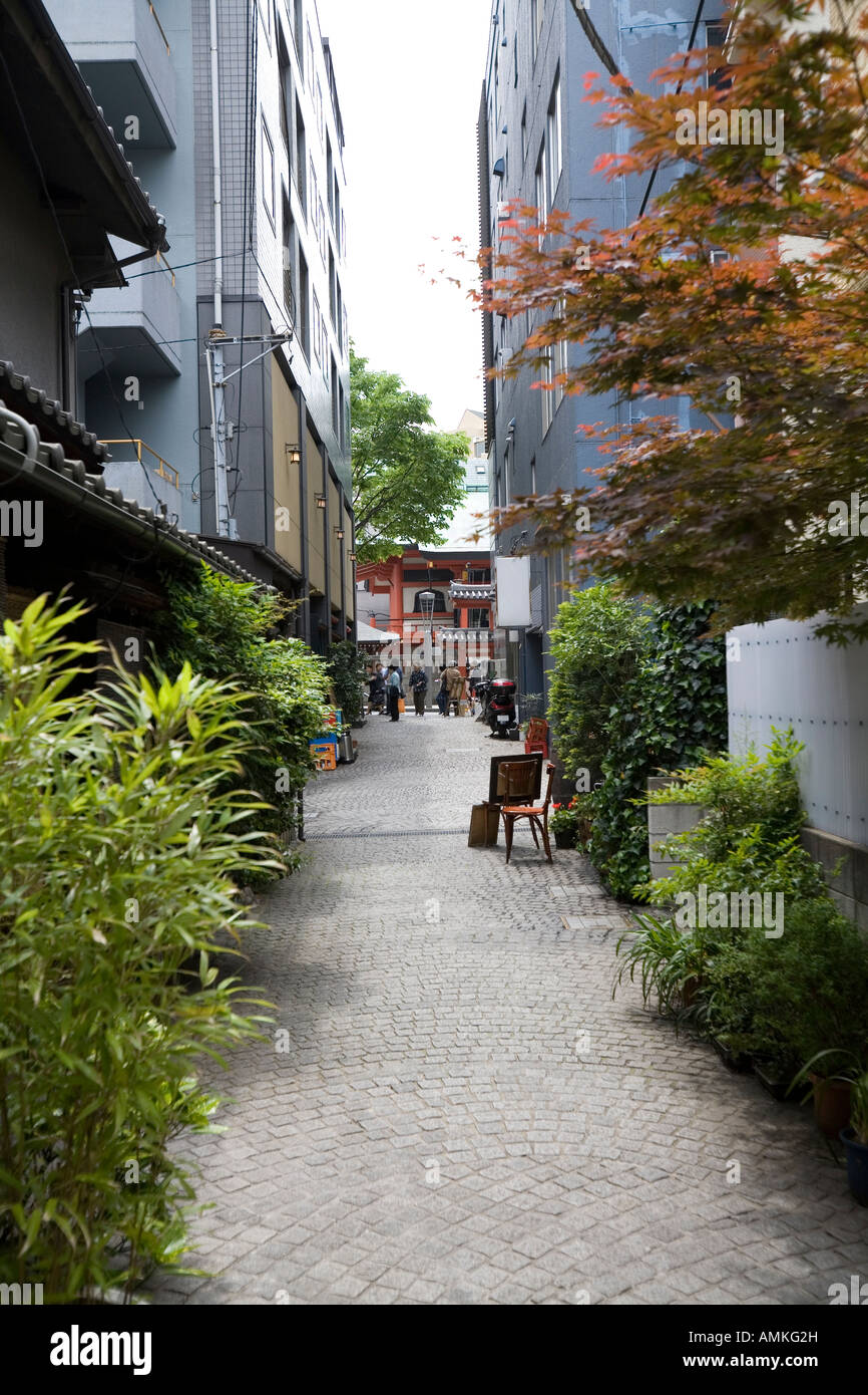Tokyo narrow hi-res stock photography and images - Alamy