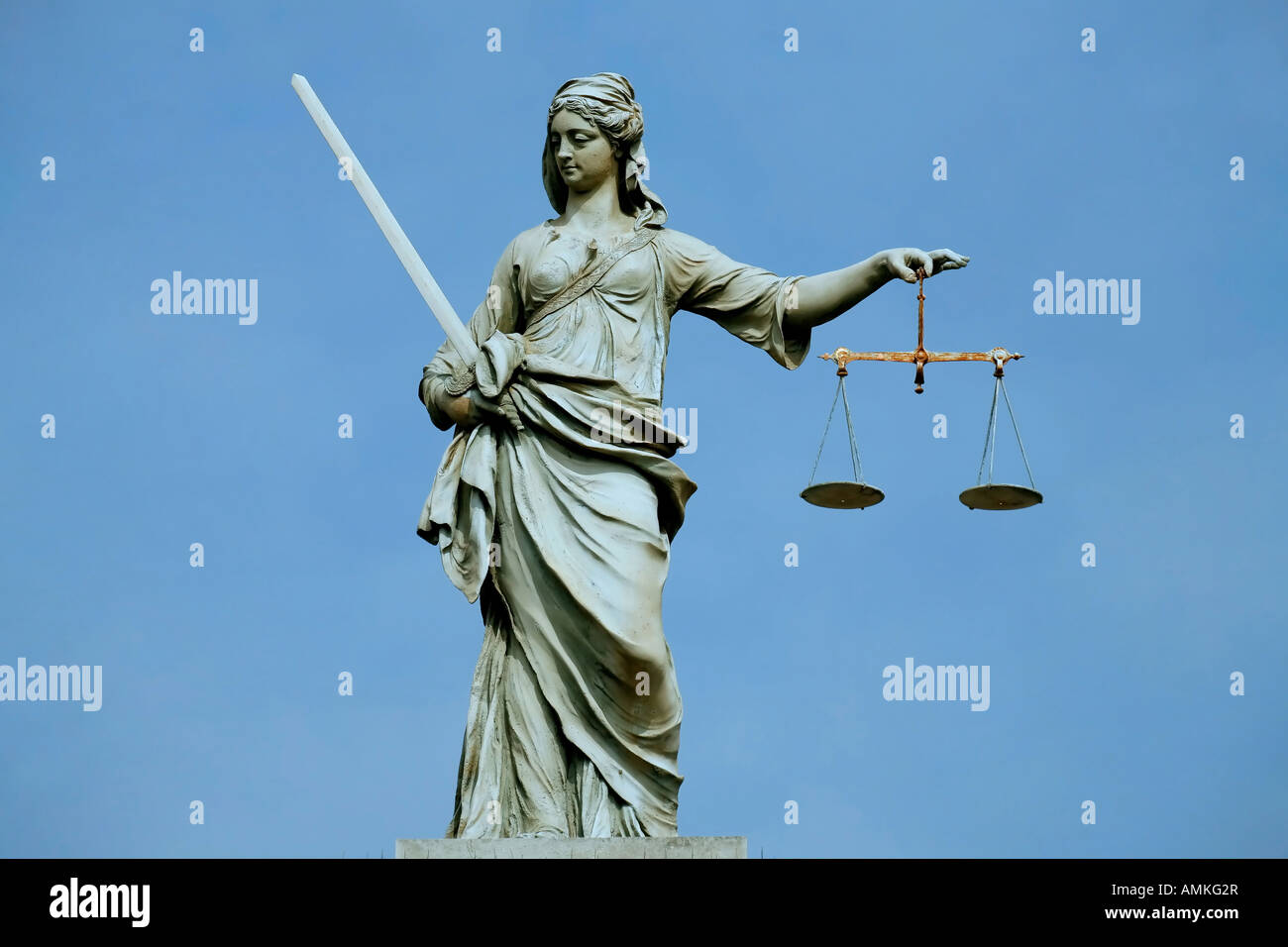 Gold bronze lady justice hi-res stock photography and images - Alamy