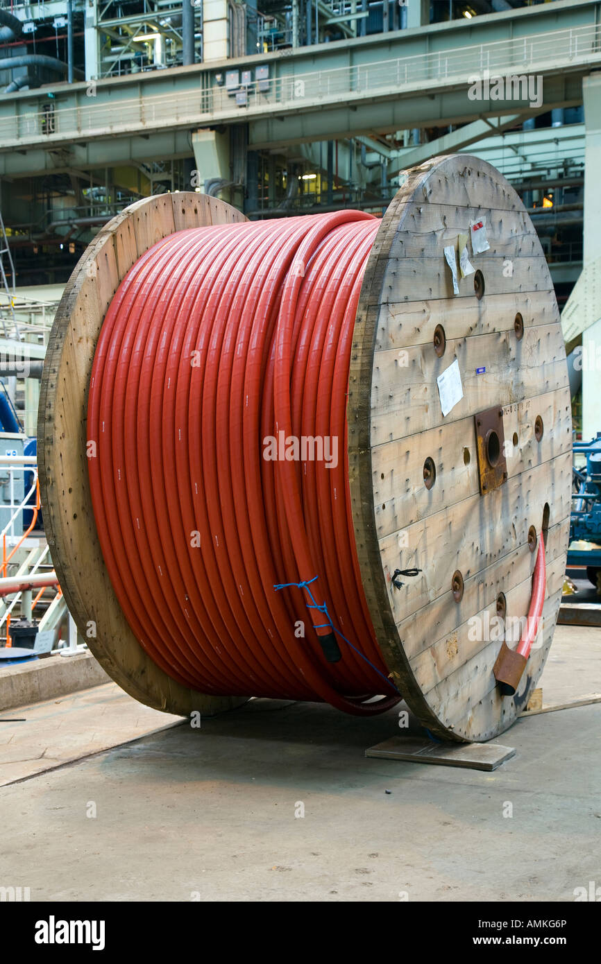 Huge diameter electrical cable on wooden reel Stock Photo - Alamy