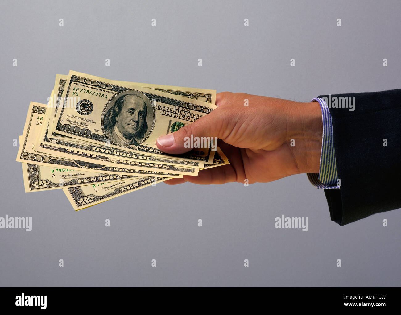 Hand holding twenty dollar bill hi-res stock photography and images - Alamy
