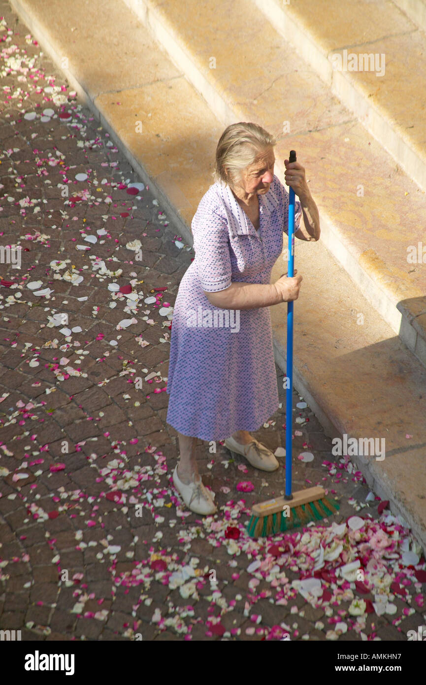Church woman cleaning hi-res stock photography and images - Alamy