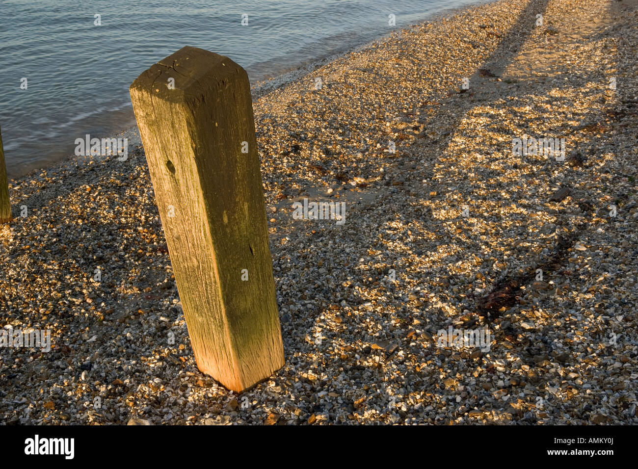 Wooden groyne shingle beach hi-res stock photography and images - Alamy