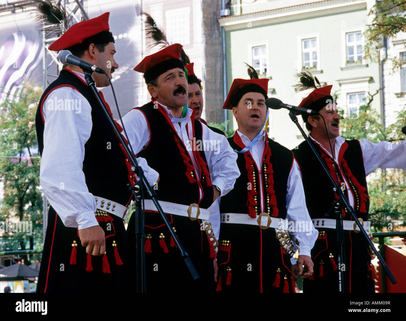Folk musicians poland hi-res stock photography and images - Alamy