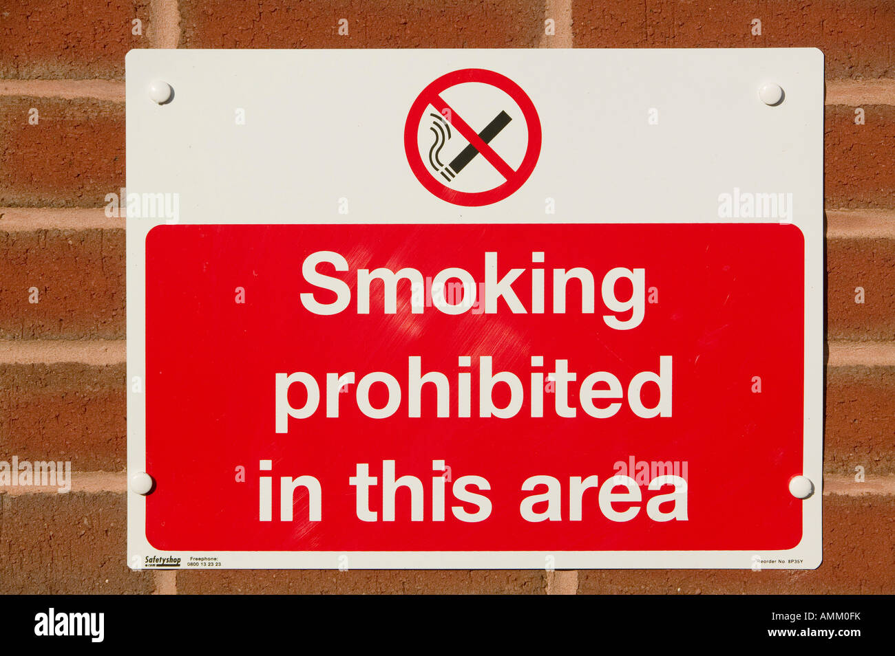 Smoking sign following the smoking ban Stock Photo - Alamy
