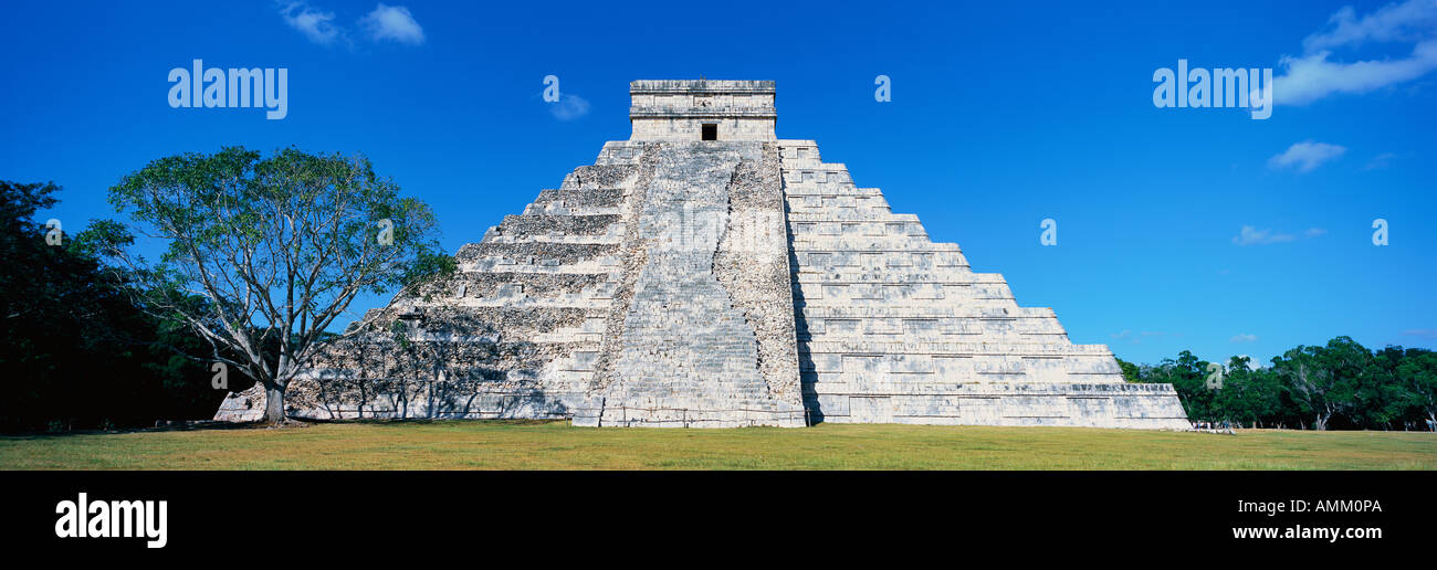 A panoramic view of the Mayan Pyramid of Kukulkan also known as El ...