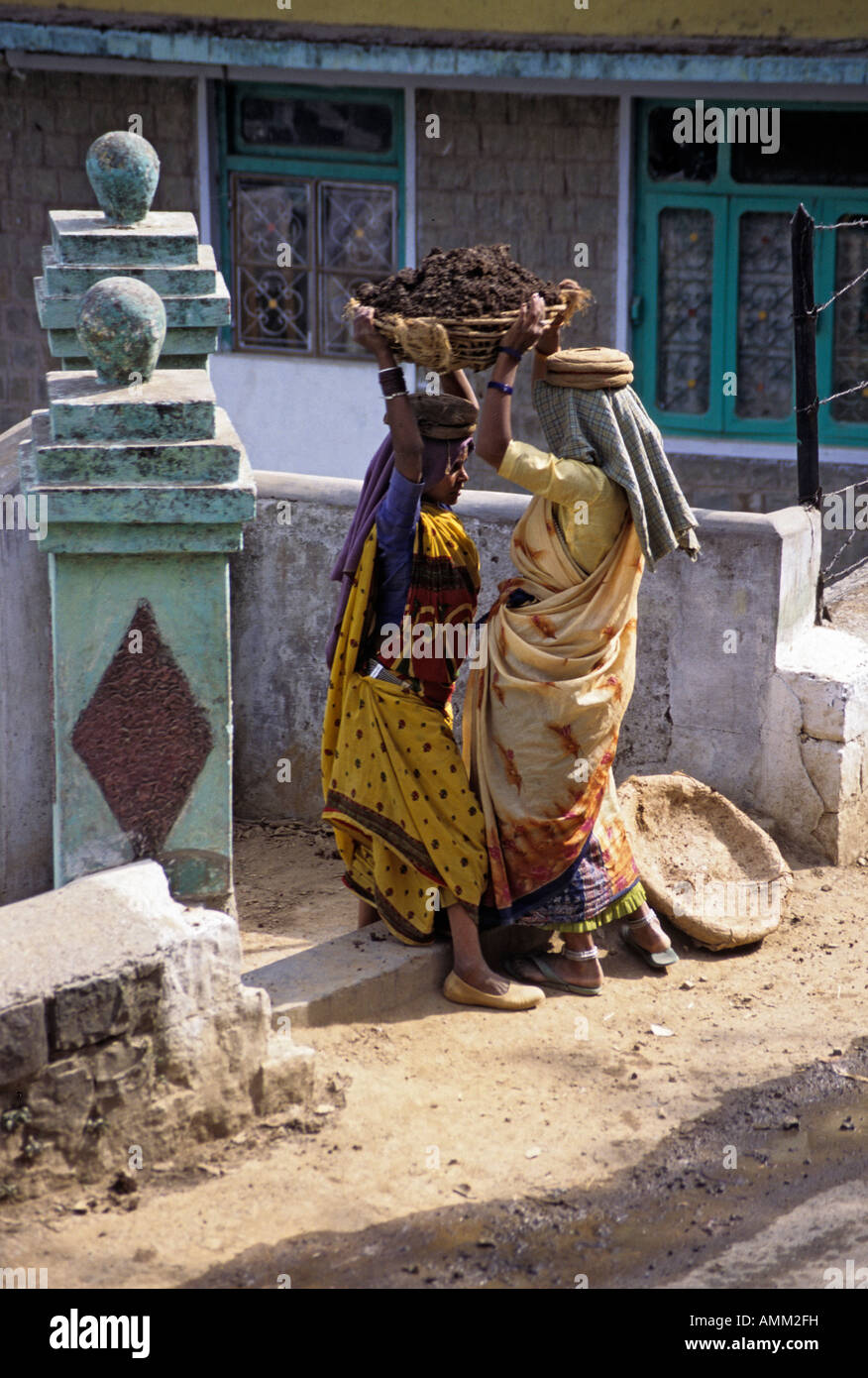Indian women working Stock Photo - Alamy