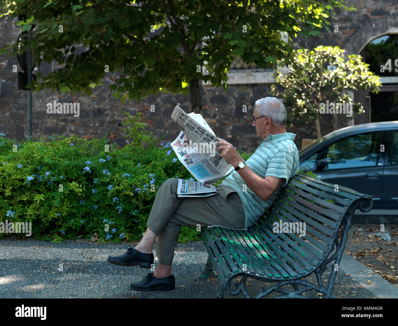 Sunday newspaper hi-res stock photography and images - Alamy