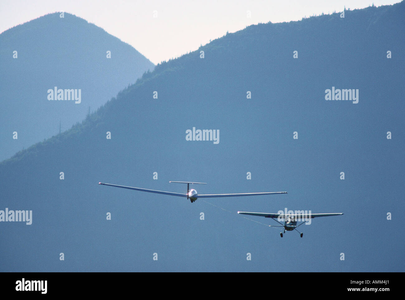 Glider tow hi-res stock photography and images - Alamy