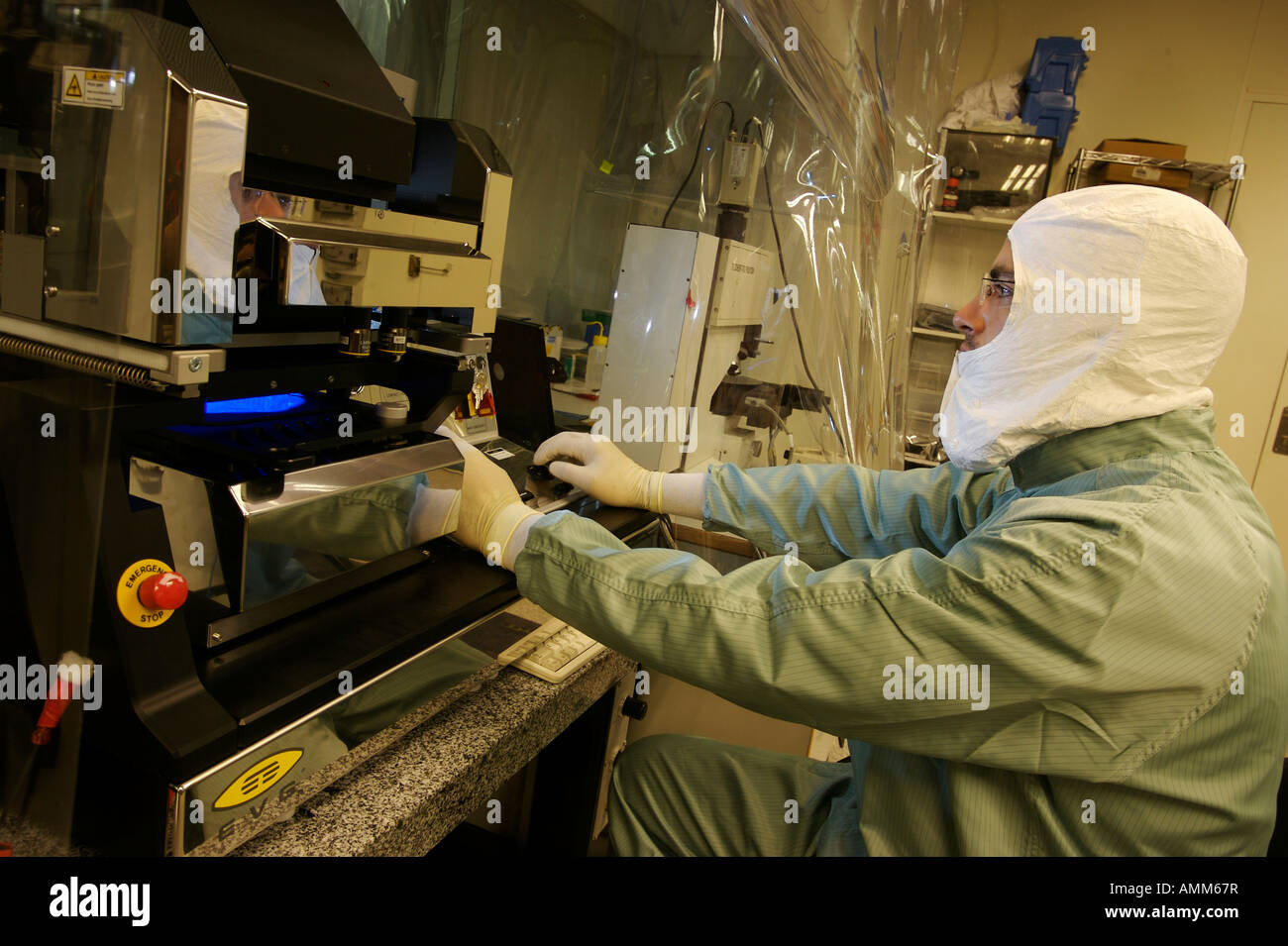 Computer manufacture in a clean room Stock Photo - Alamy