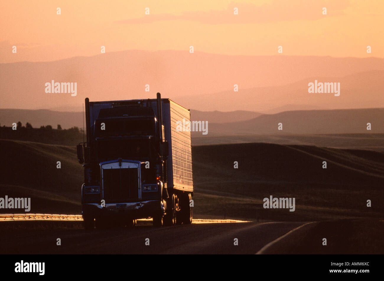 Highway truck hi-res stock photography and images - Alamy