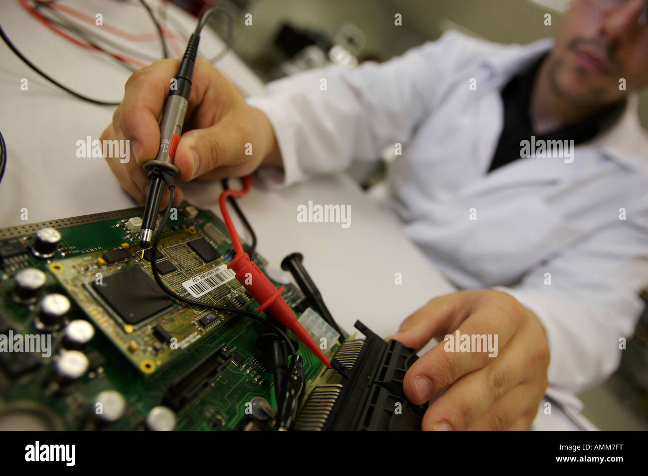Computer manufacture in a clean room Stock Photo - Alamy