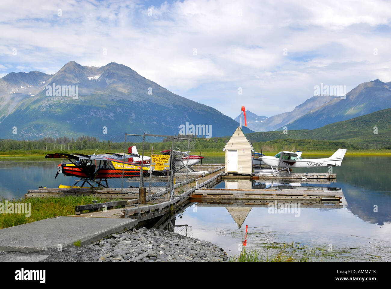 Float Planes Pontoon Planes Airplane Aircraft on Robe Lake near Valdez ...