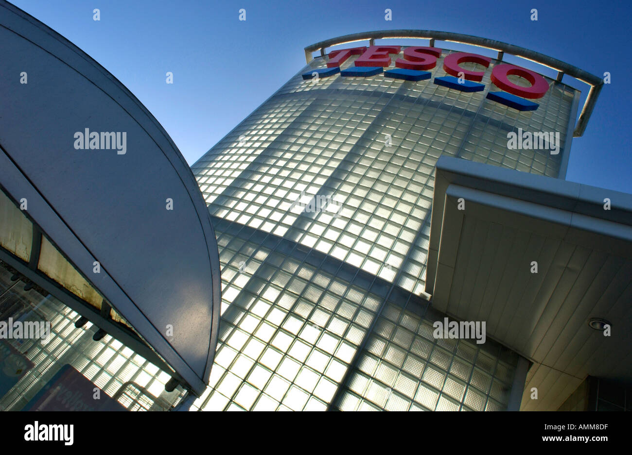 Tesco shares hi-res stock photography and images - Alamy