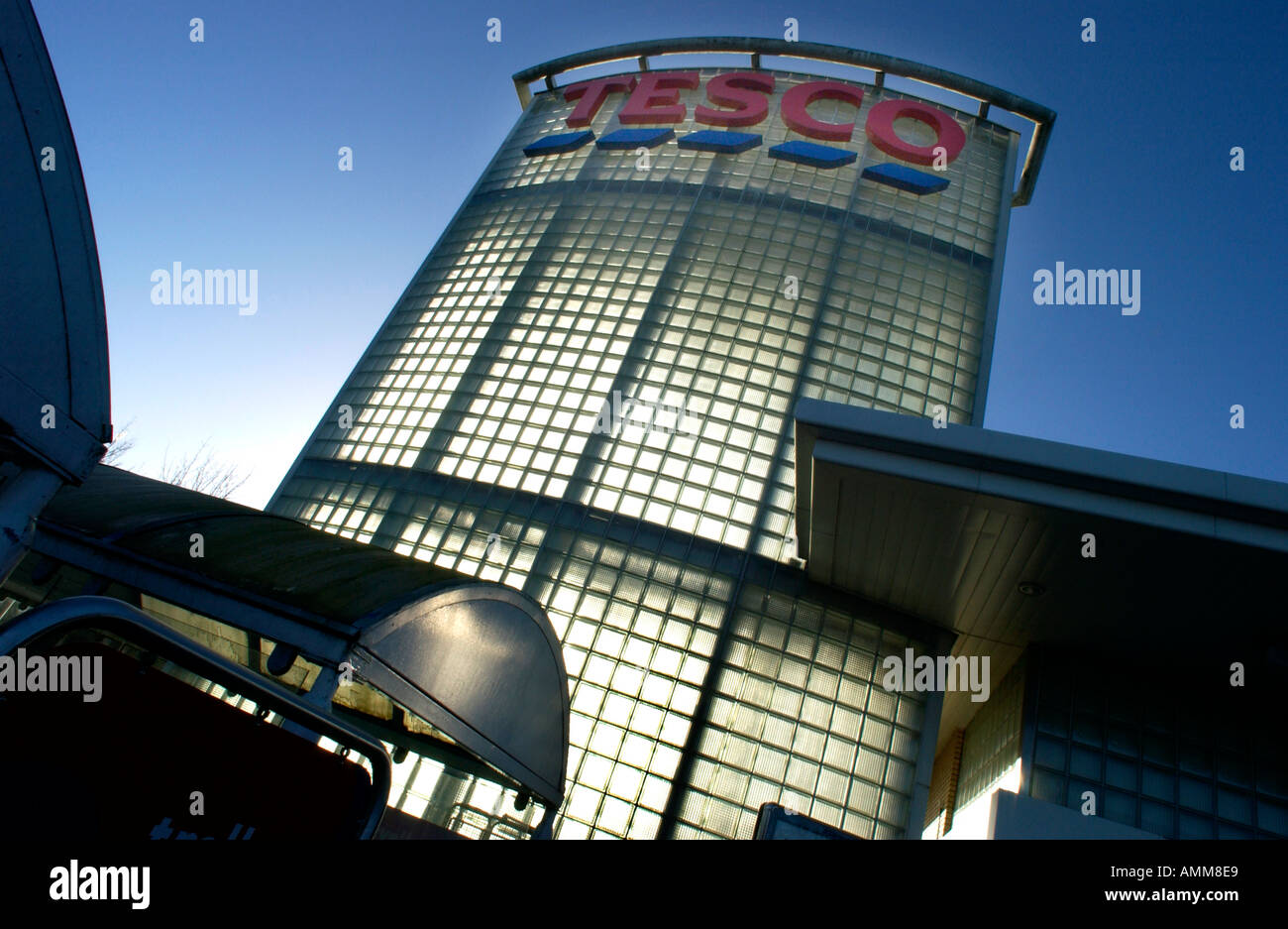 Tesco supermarket logo sign hi-res stock photography and images - Alamy