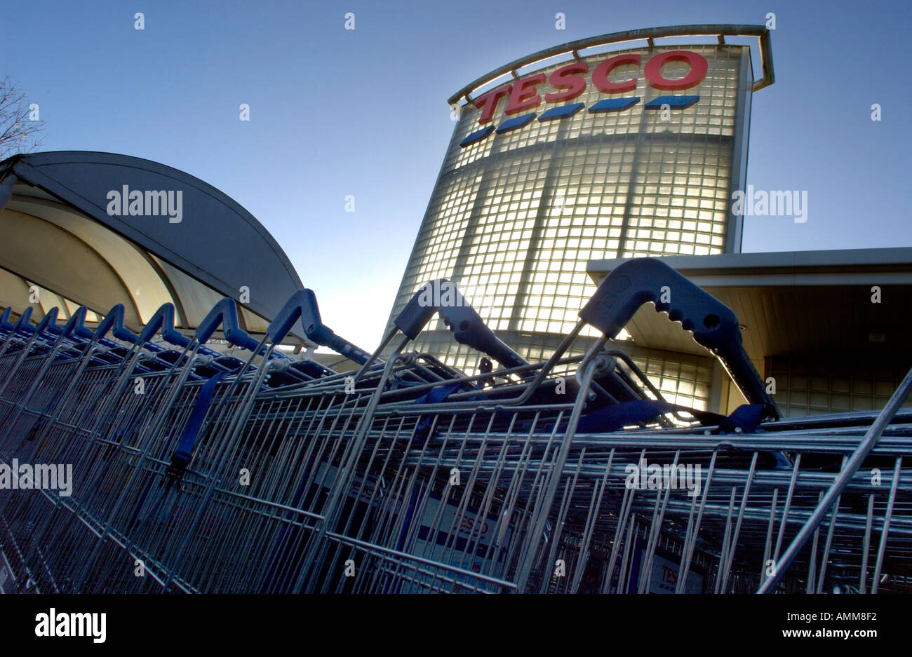 Tesco shares hi-res stock photography and images - Alamy