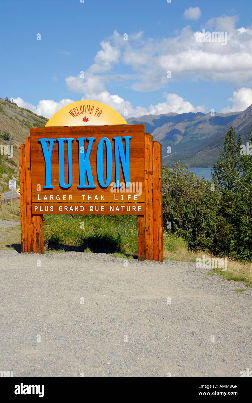 Sign of border at yukon territory hi-res stock photography and images ...