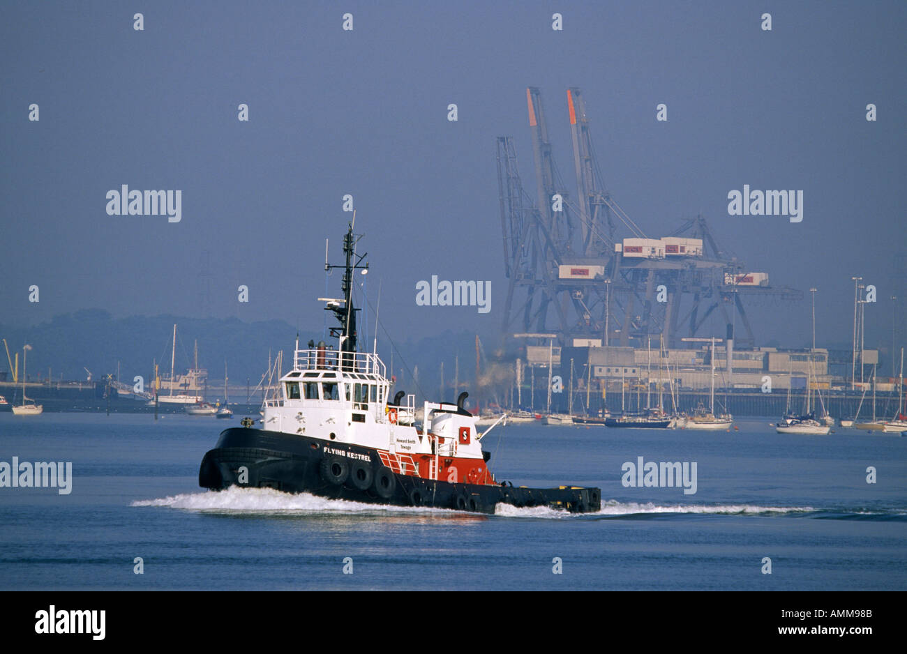 Tug boat sea hi-res stock photography and images - Alamy