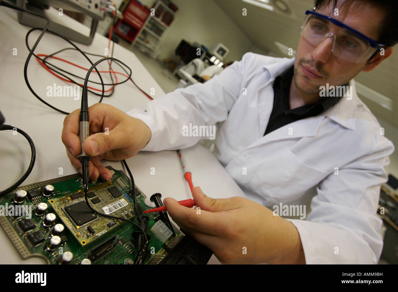 Computer manufacture in a clean room Stock Photo - Alamy