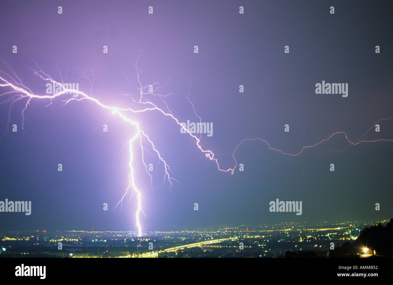 Lightning strike house hi-res stock photography and images - Alamy