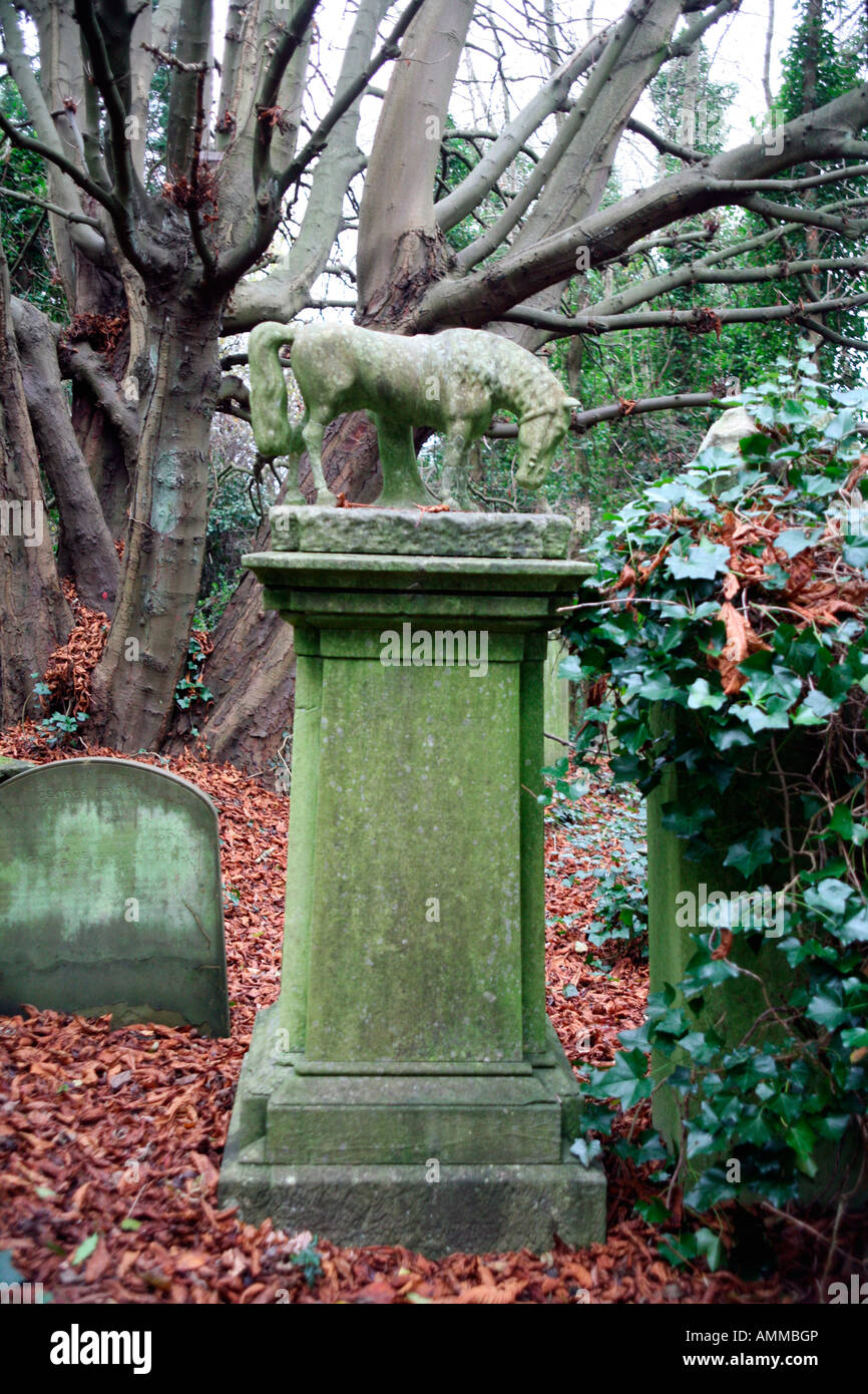 Horse statue on a grave at Highgate Cemetery, London Stock Photo - Alamy