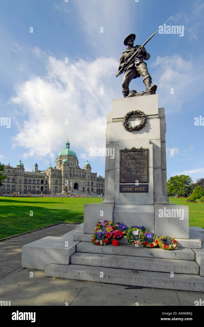 World War I and World War II memorial statue monument Parliament ...