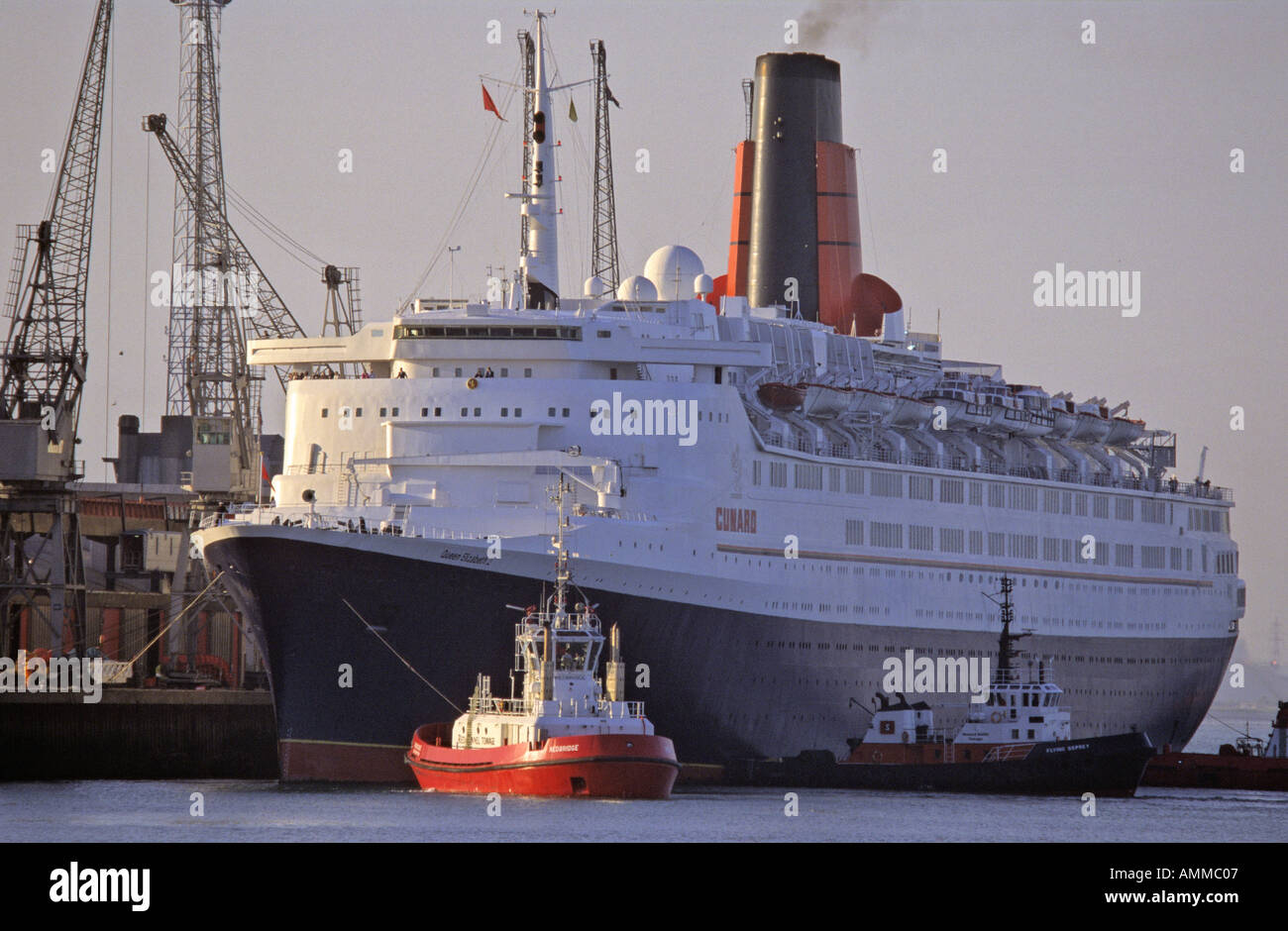 Qe2 hi-res stock photography and images - Alamy