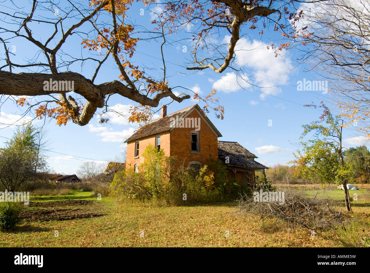 Old abandoned house during autumn fall colors near Sandusky Ohio Stock ...