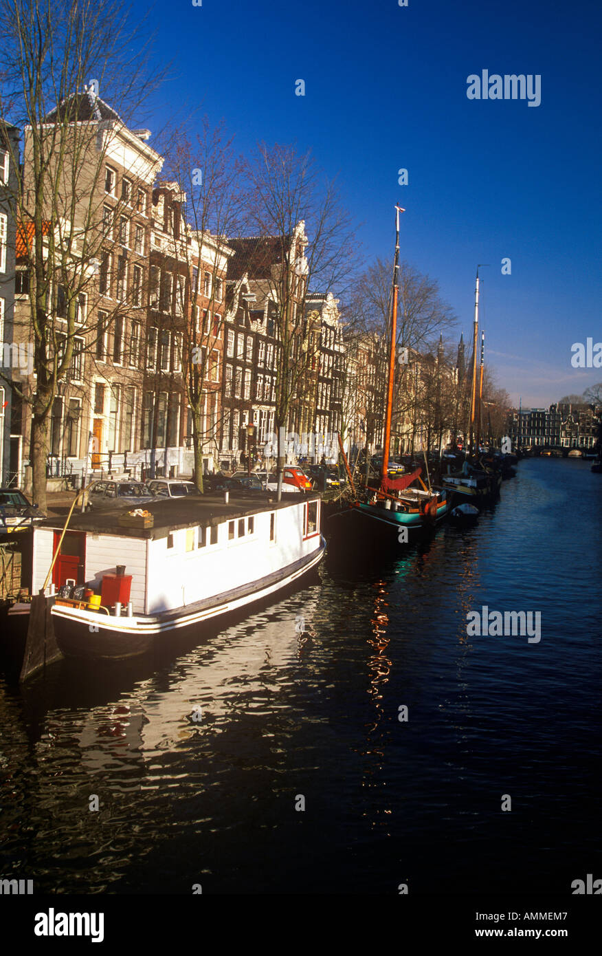 Canals and houseboats in Amsterdam Holland Stock Photo - Alamy