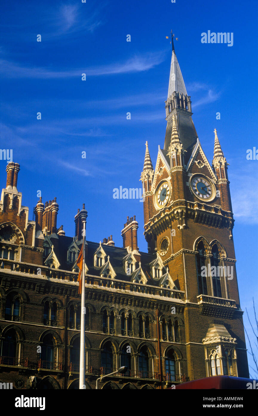 London Train Station in England Stock Photo - Alamy