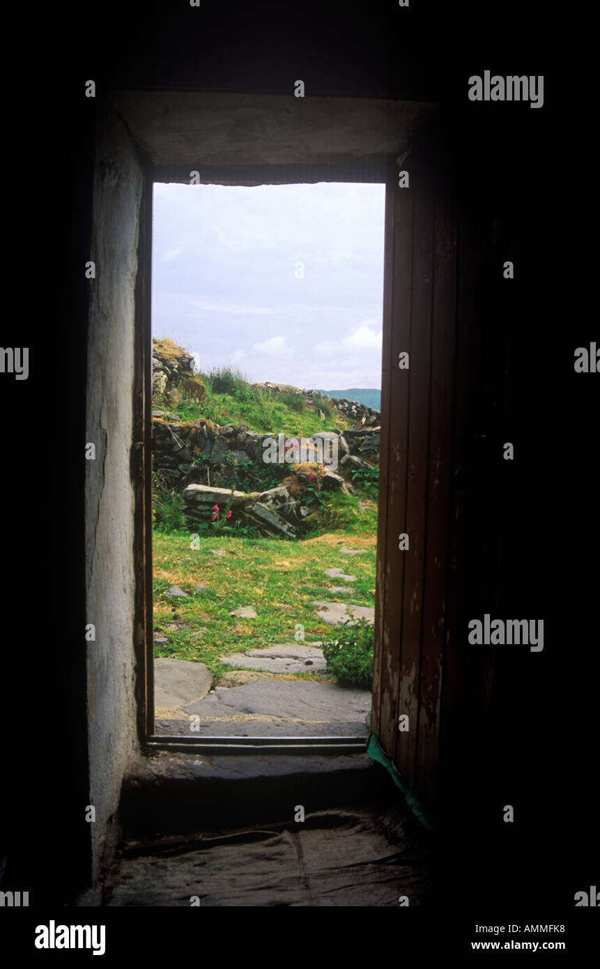 Cottage window view out hi-res stock photography and images - Alamy