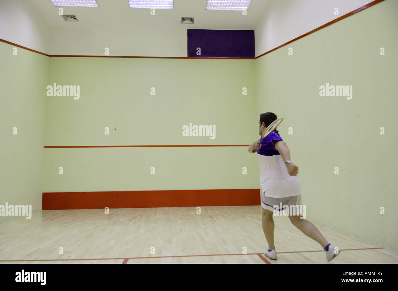 Young man playing squash Stock Photo - Alamy