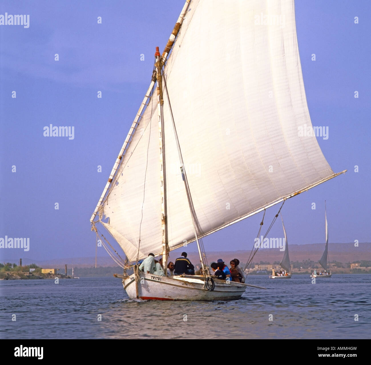 Dhow in full sail hi-res stock photography and images - Alamy