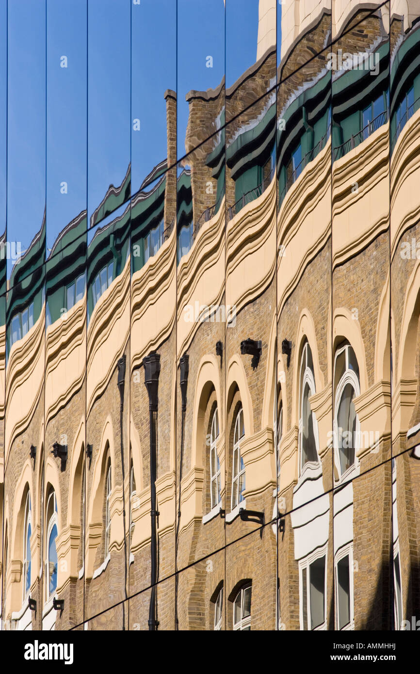 Battle bridge Lane, reflection of Hay's Galleria in 6 More London Place ...