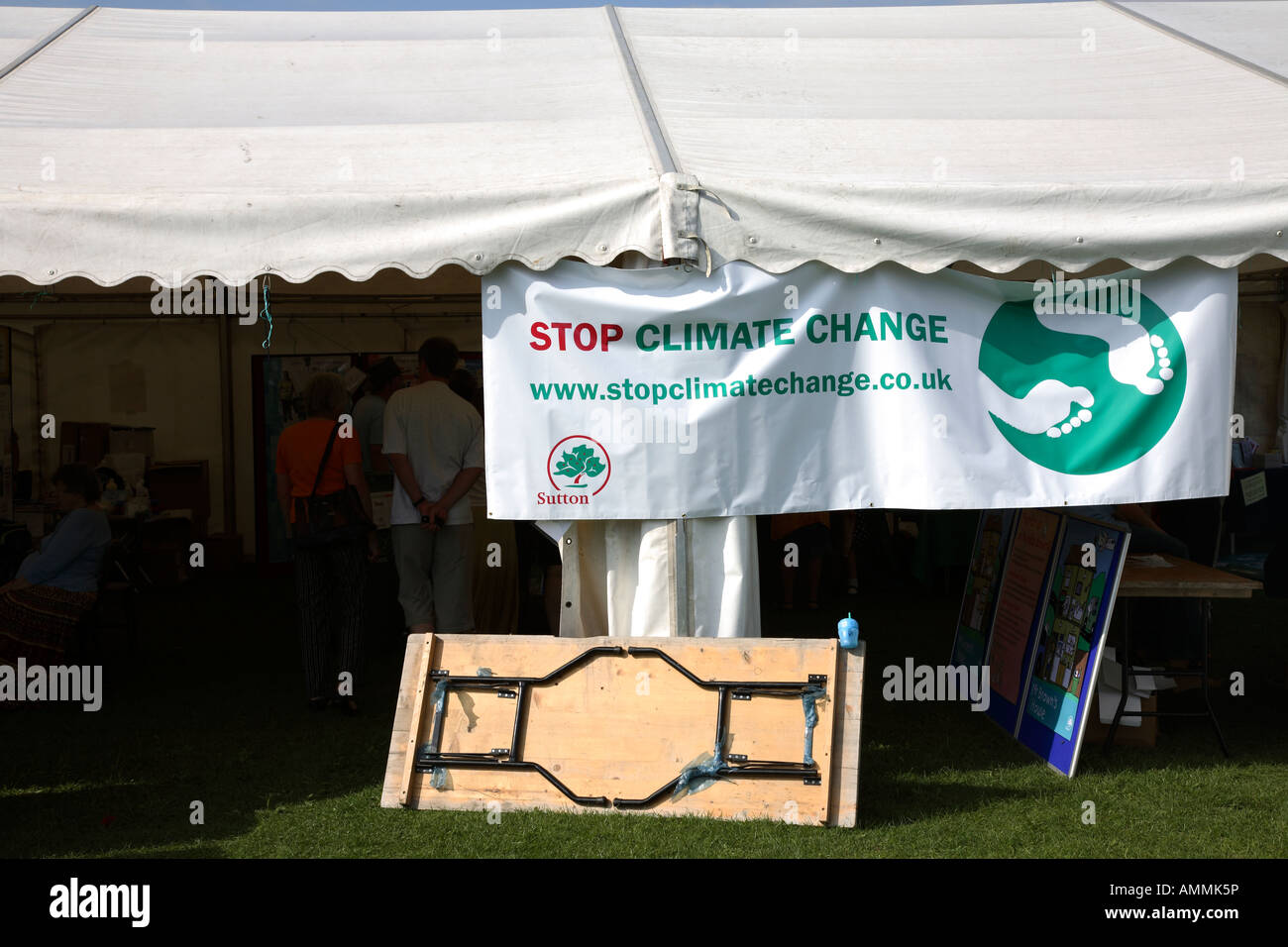 A Stop Climate Change Banner At Sutton Green Fair Stock Photo Alamy a-stop-climate-change-banner-at-sutton-green-fair-stock-photo-alamy