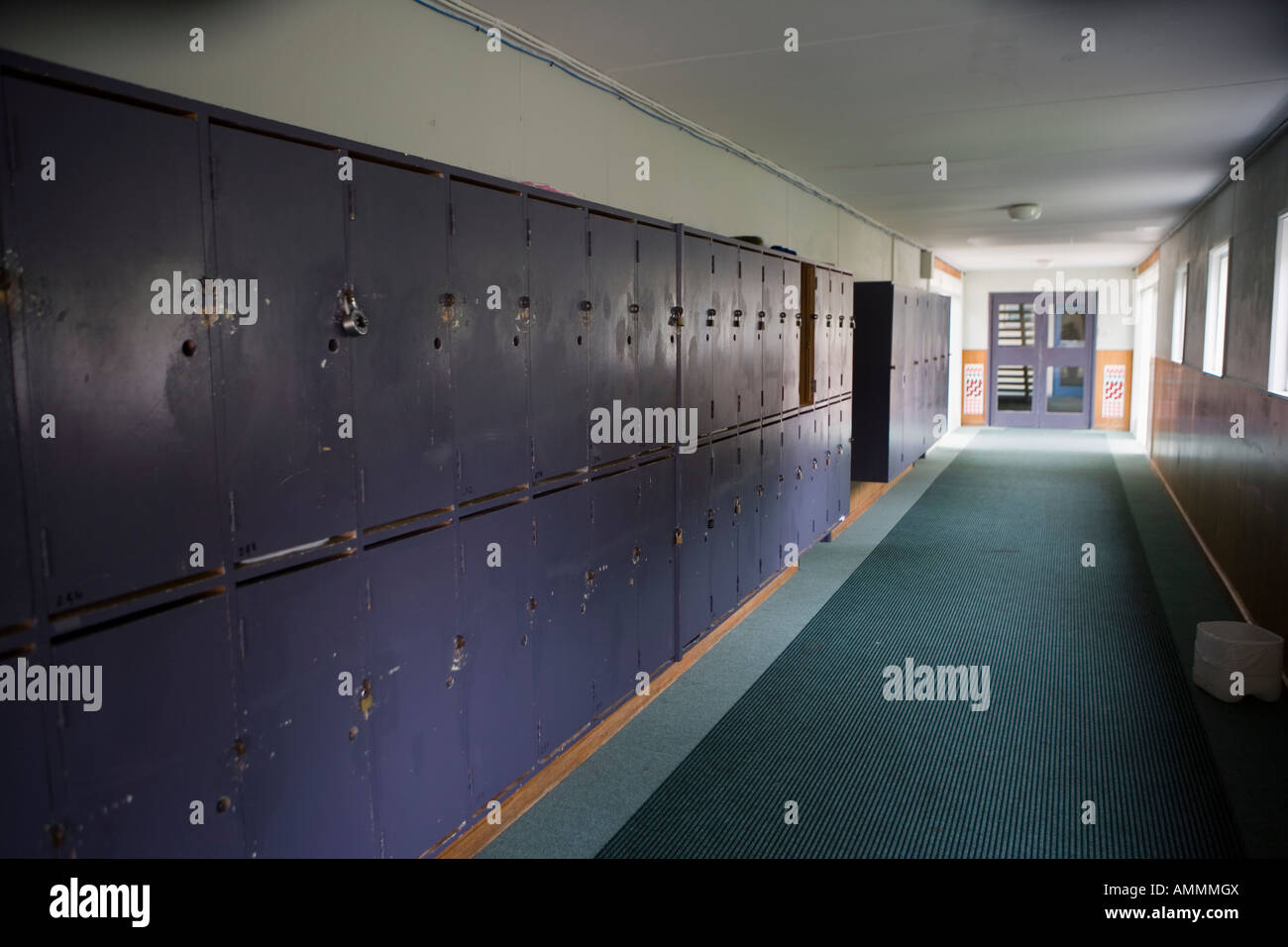 School corridor hi-res stock photography and images - Alamy