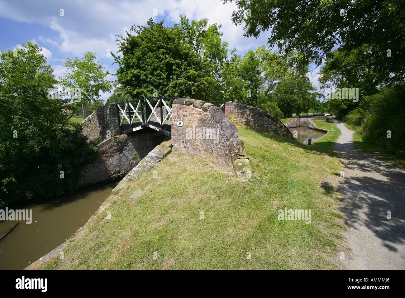 the stratford upon avon canal lapworth flight of locks kingswood ...