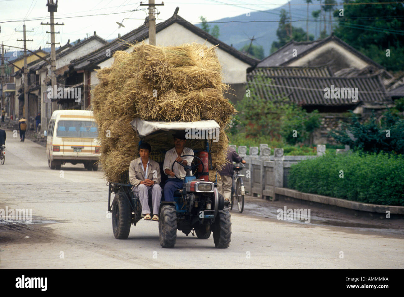 Hauling hay hi-res stock photography and images - Alamy