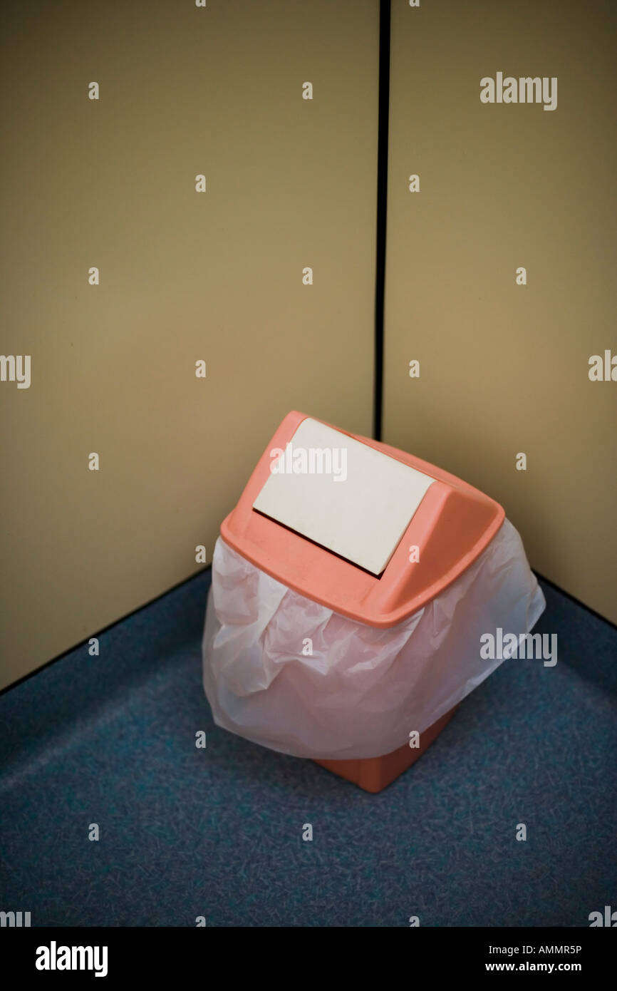 Swing bin hi-res stock photography and images - Alamy