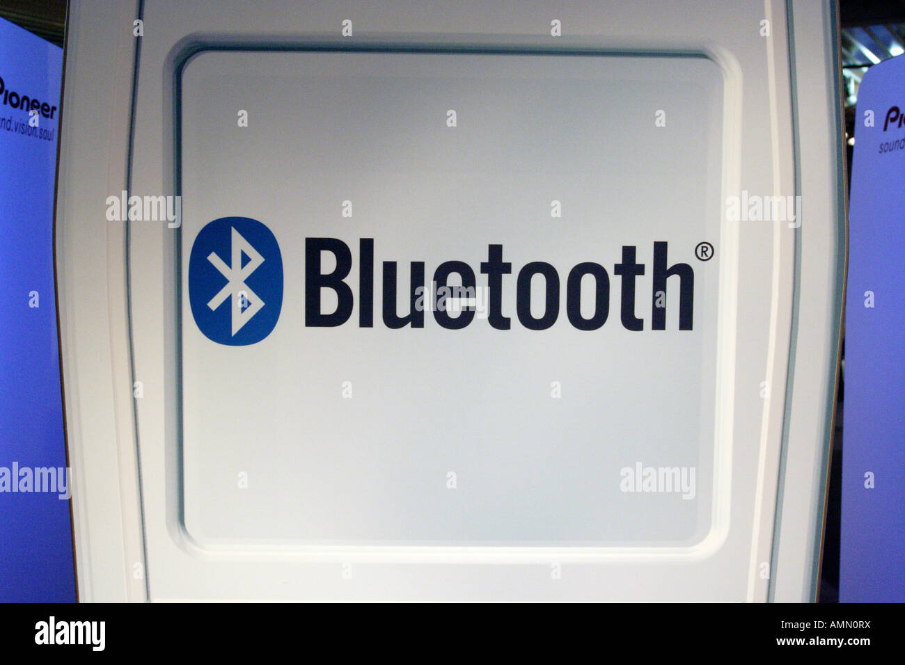 Modern group logo hi-res stock photography and images - Alamy