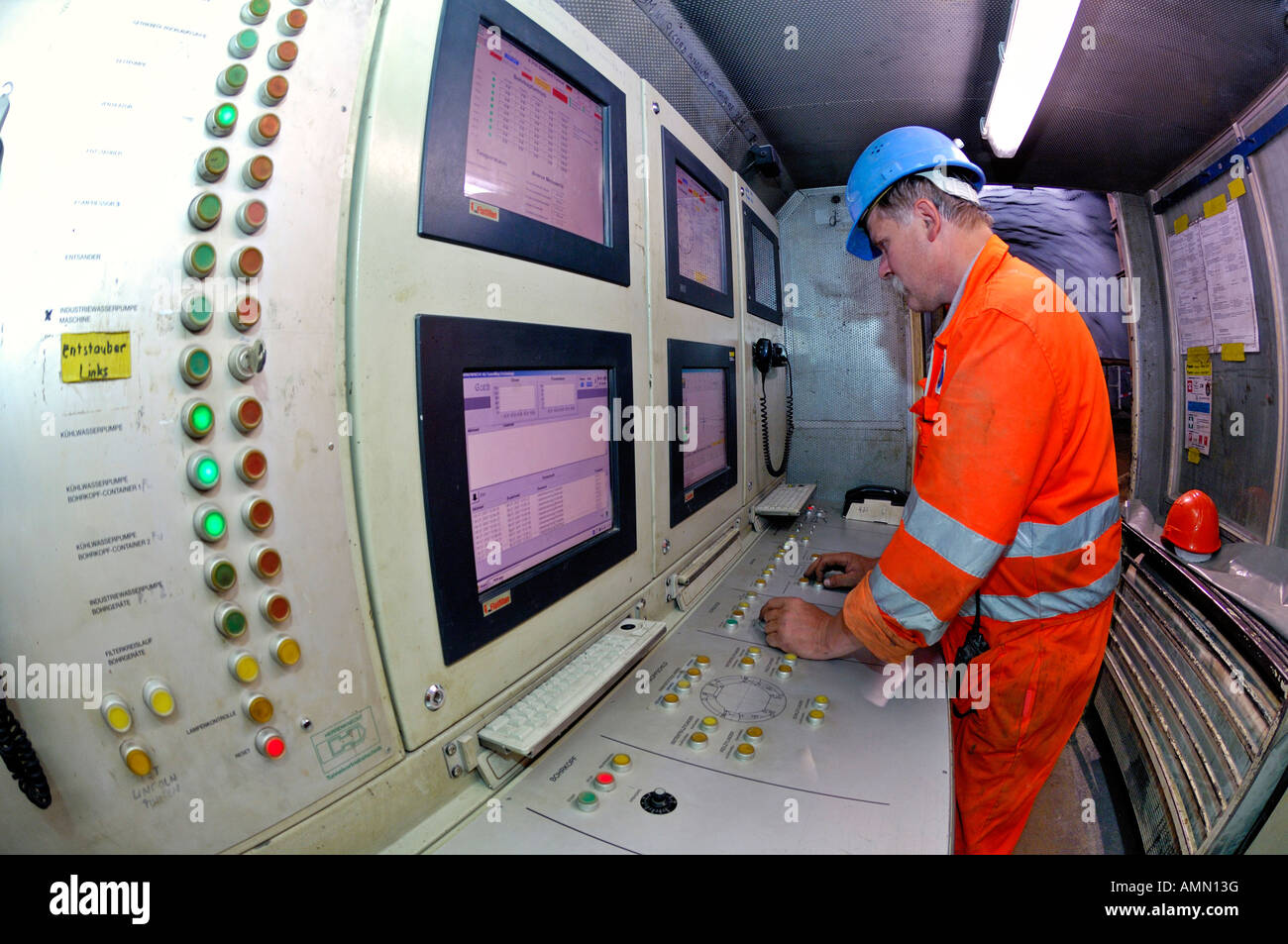 Operator officer of the milling machine Stock Photo - Alamy