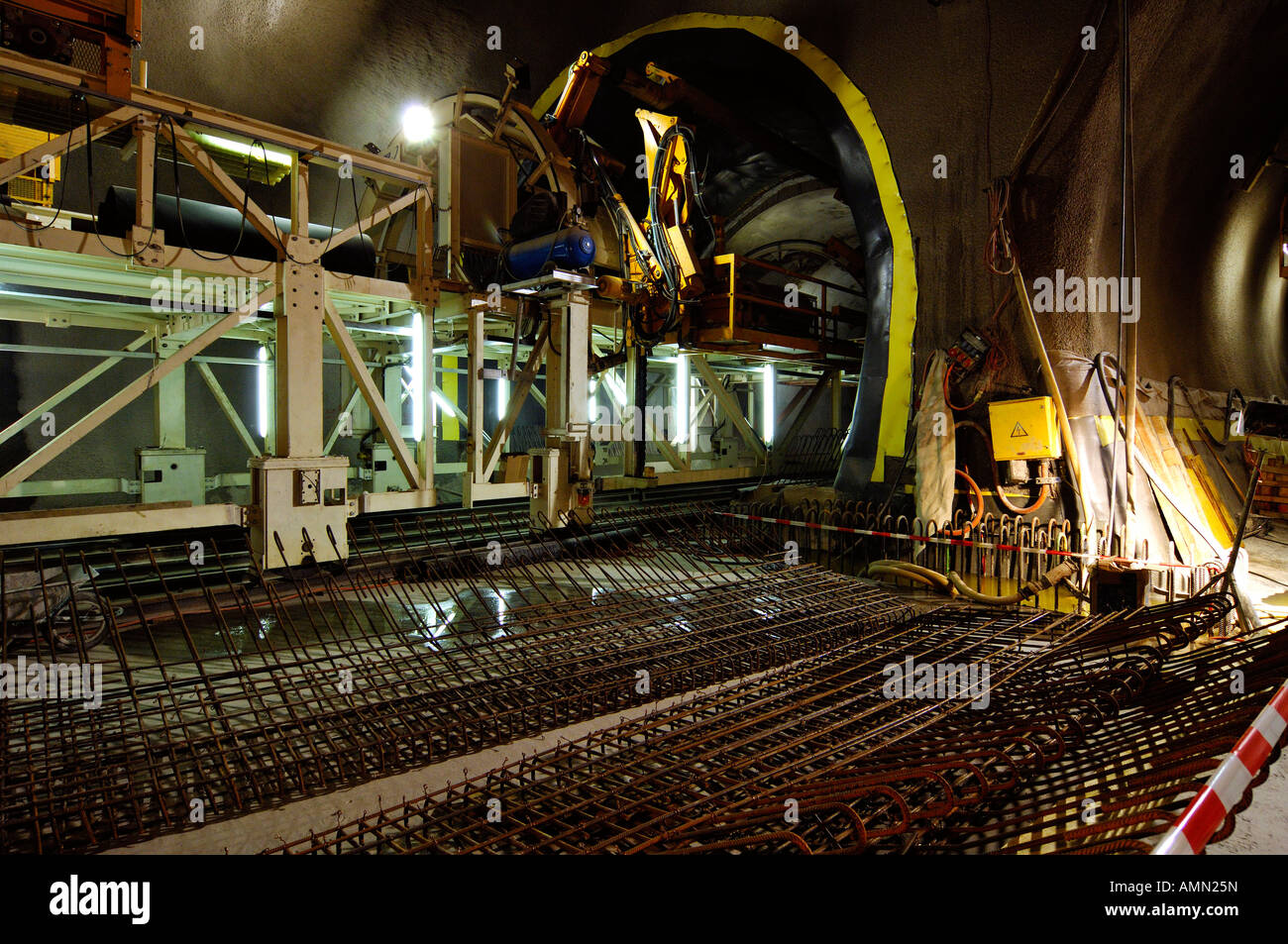 Machinery for the implementation of the laying of steel reinforcement ...