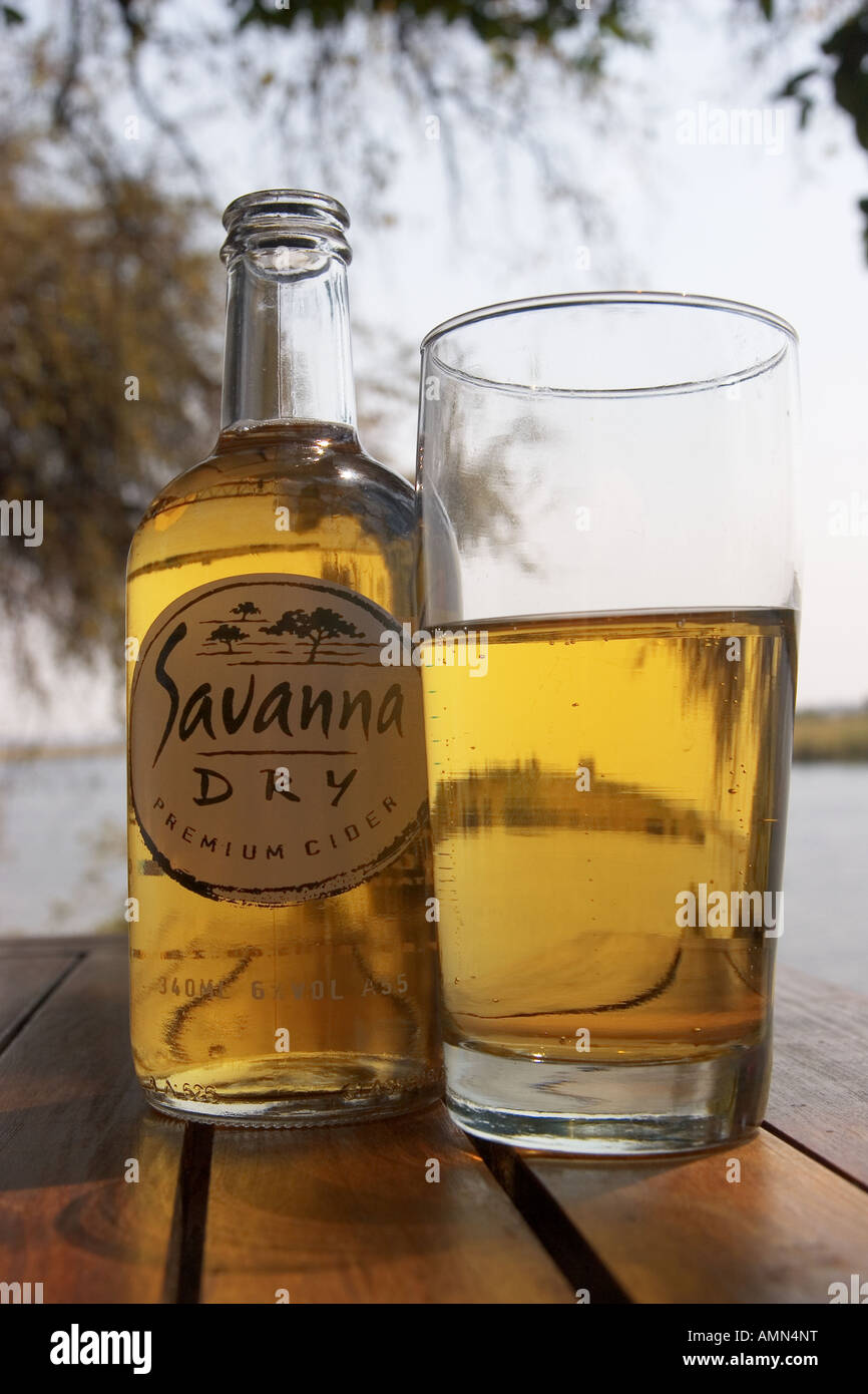 Savannah dry bottle of cider and glass Stock Photo - Alamy